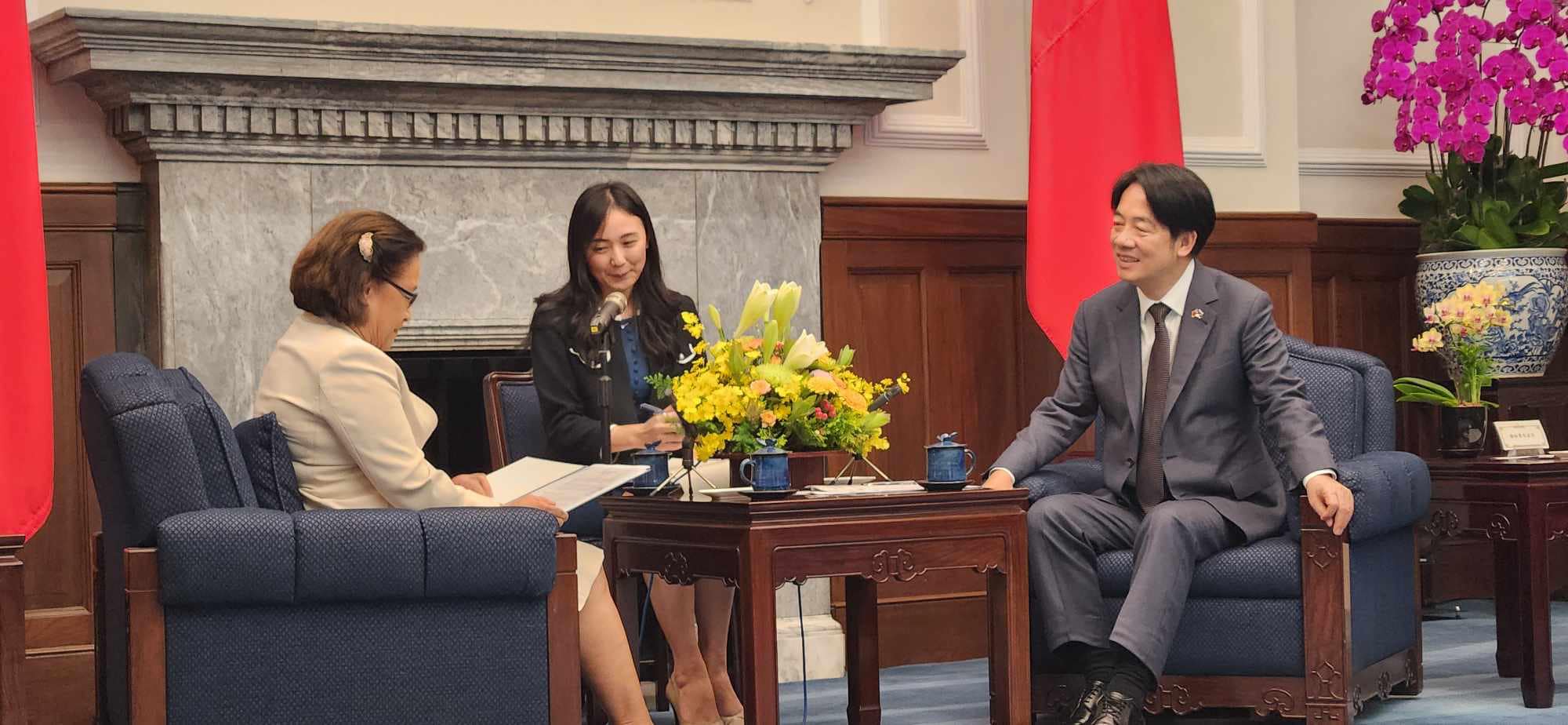 Bilateral Meeting between Her Excellency President Hilda C. Heine and ...